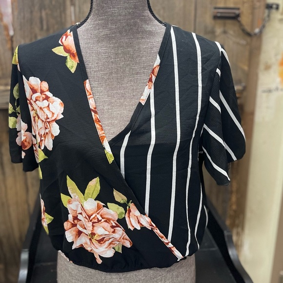 Discovery | Tops | Discovery Floral Striped Crop Top | Poshmark